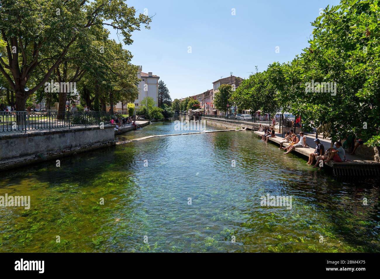 Village of L'Isle-sur-la-Sorgue river canal in Provence France Stock ...