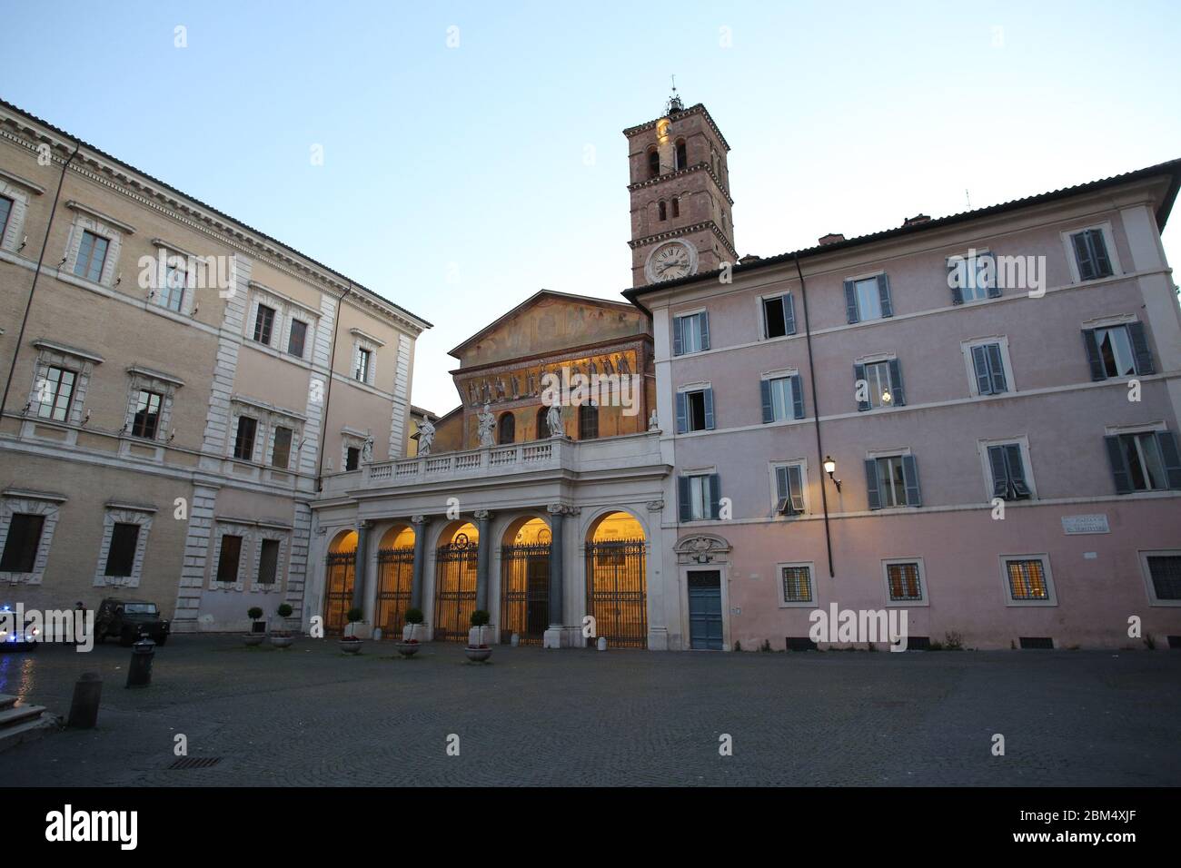 6 mesi hi-res stock photography and images - Alamy