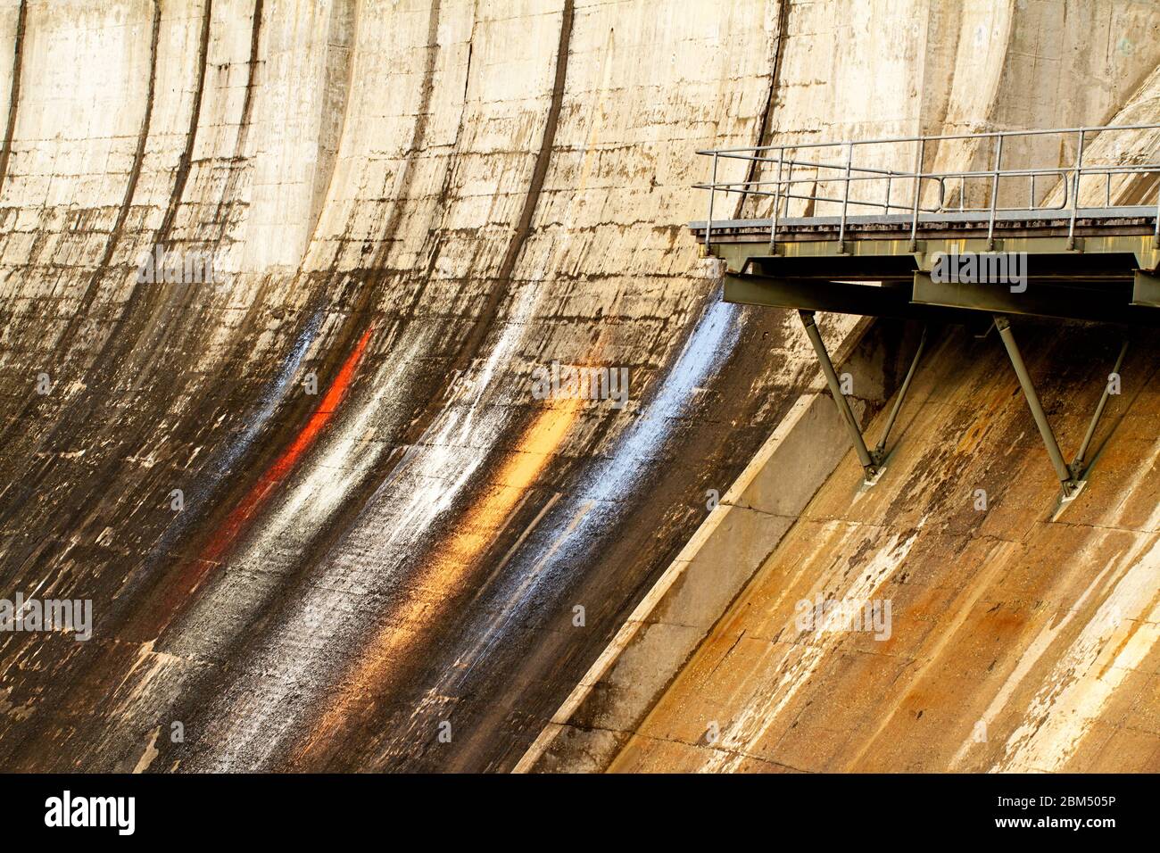 Dam wall hi-res stock photography and images - Alamy