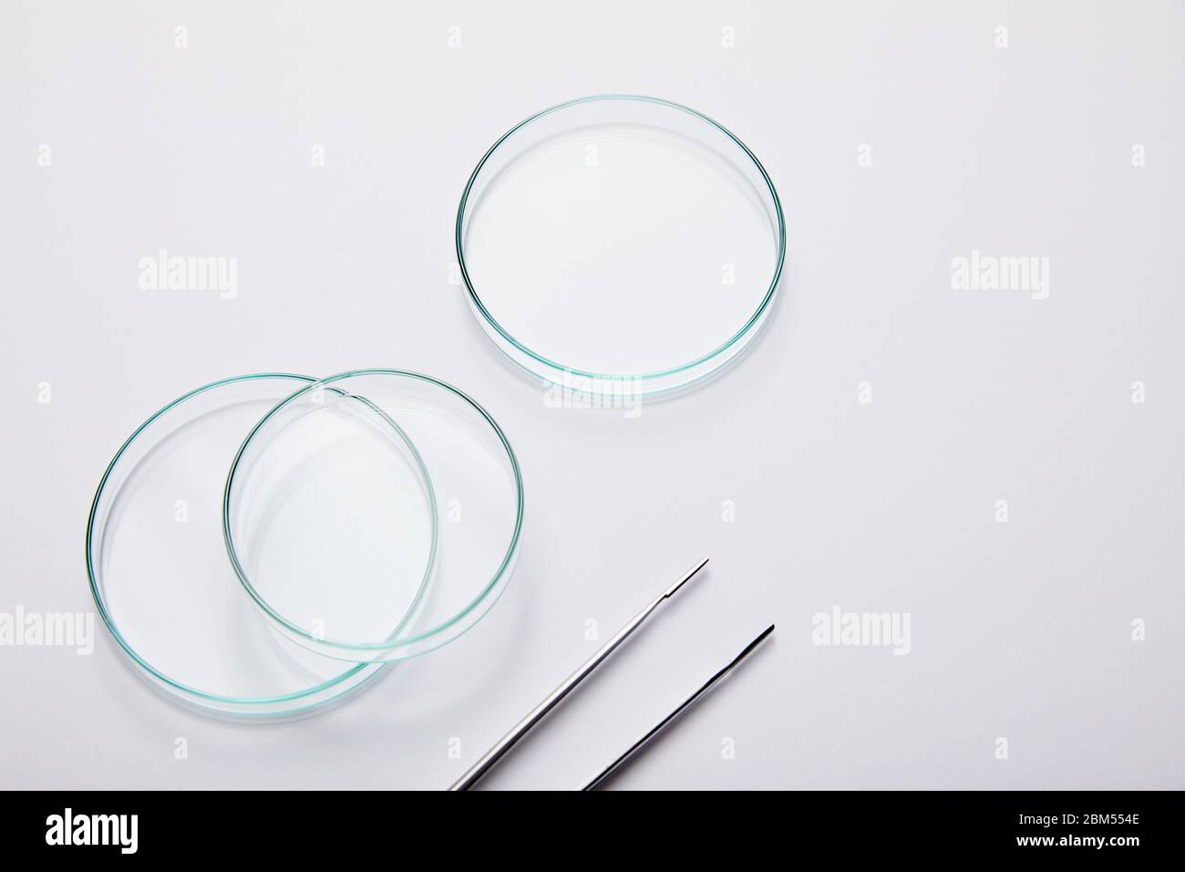 Laboratory dishes glassware on hi-res stock photography and images - Alamy