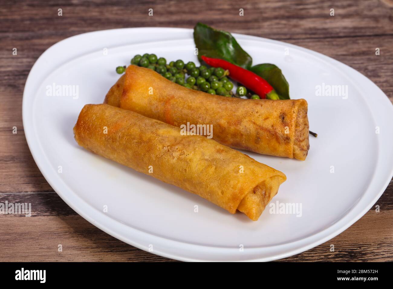 Deep fried spring roll with prawn and cabbage Stock Photo - Alamy