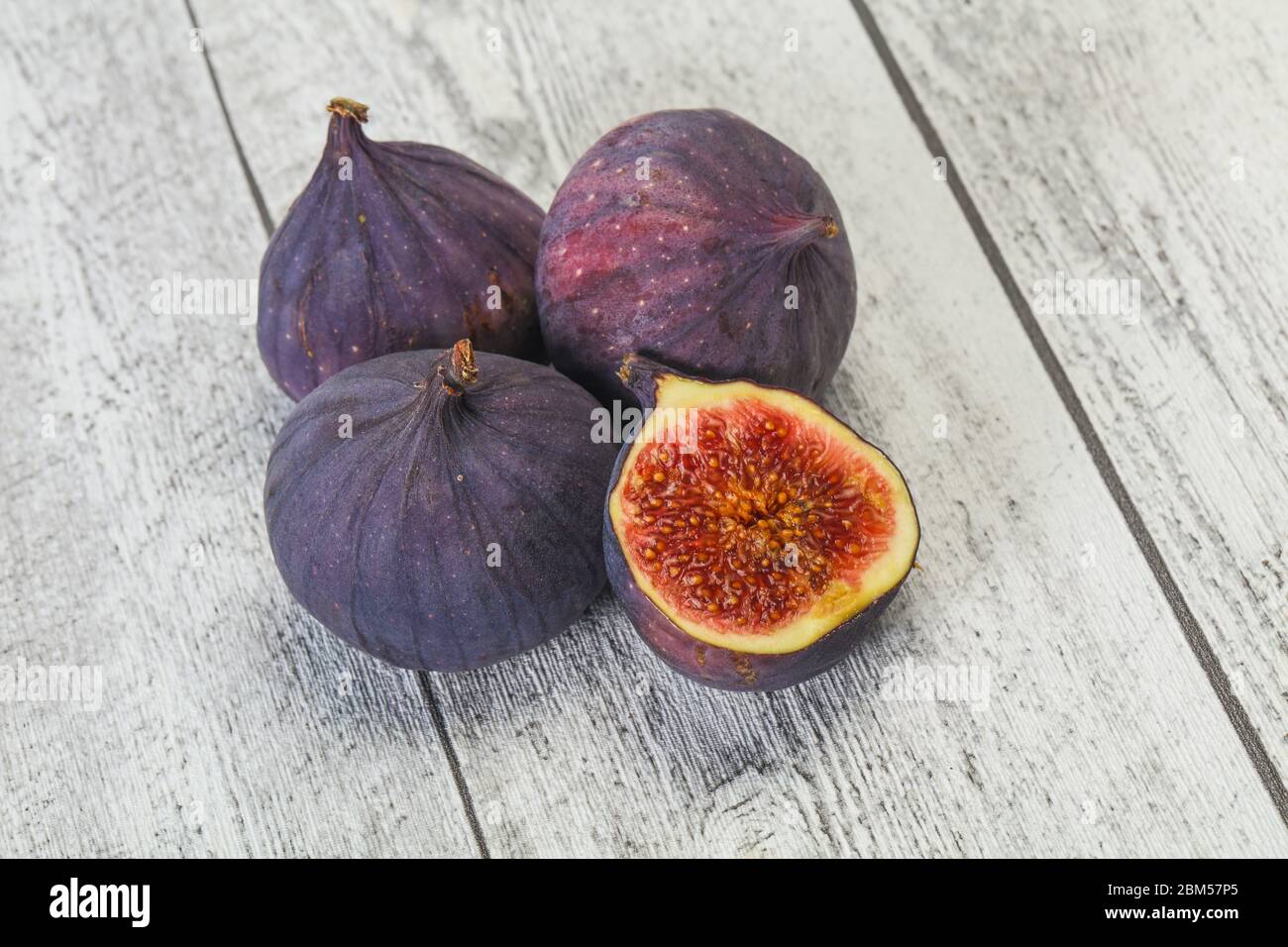 Ripe sweet fresh sliced fig fruit Stock Photo - Alamy