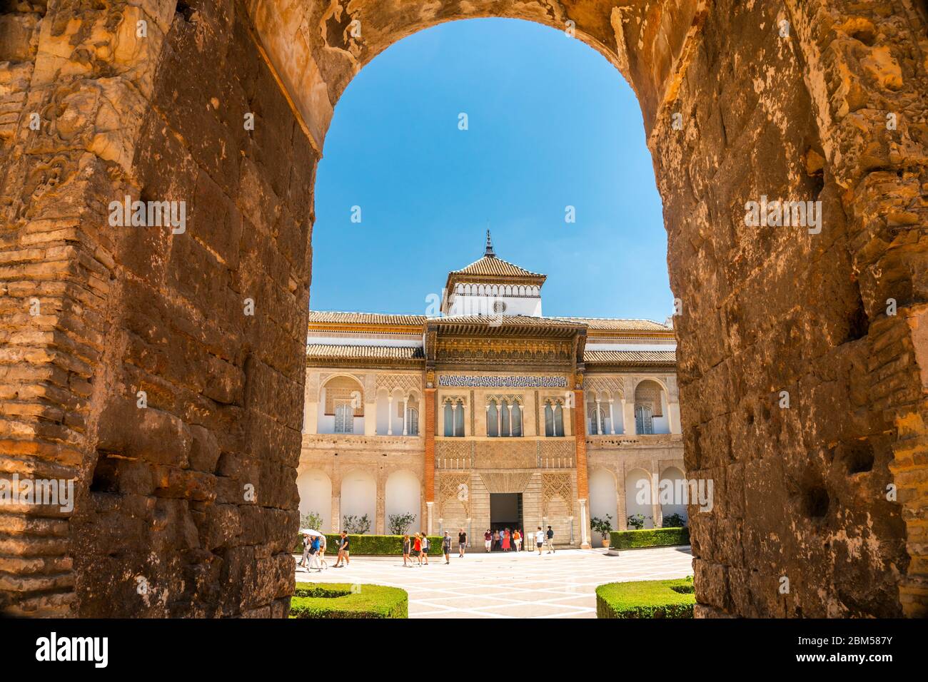 Seville moorish architecture arch hi-res stock photography and images ...