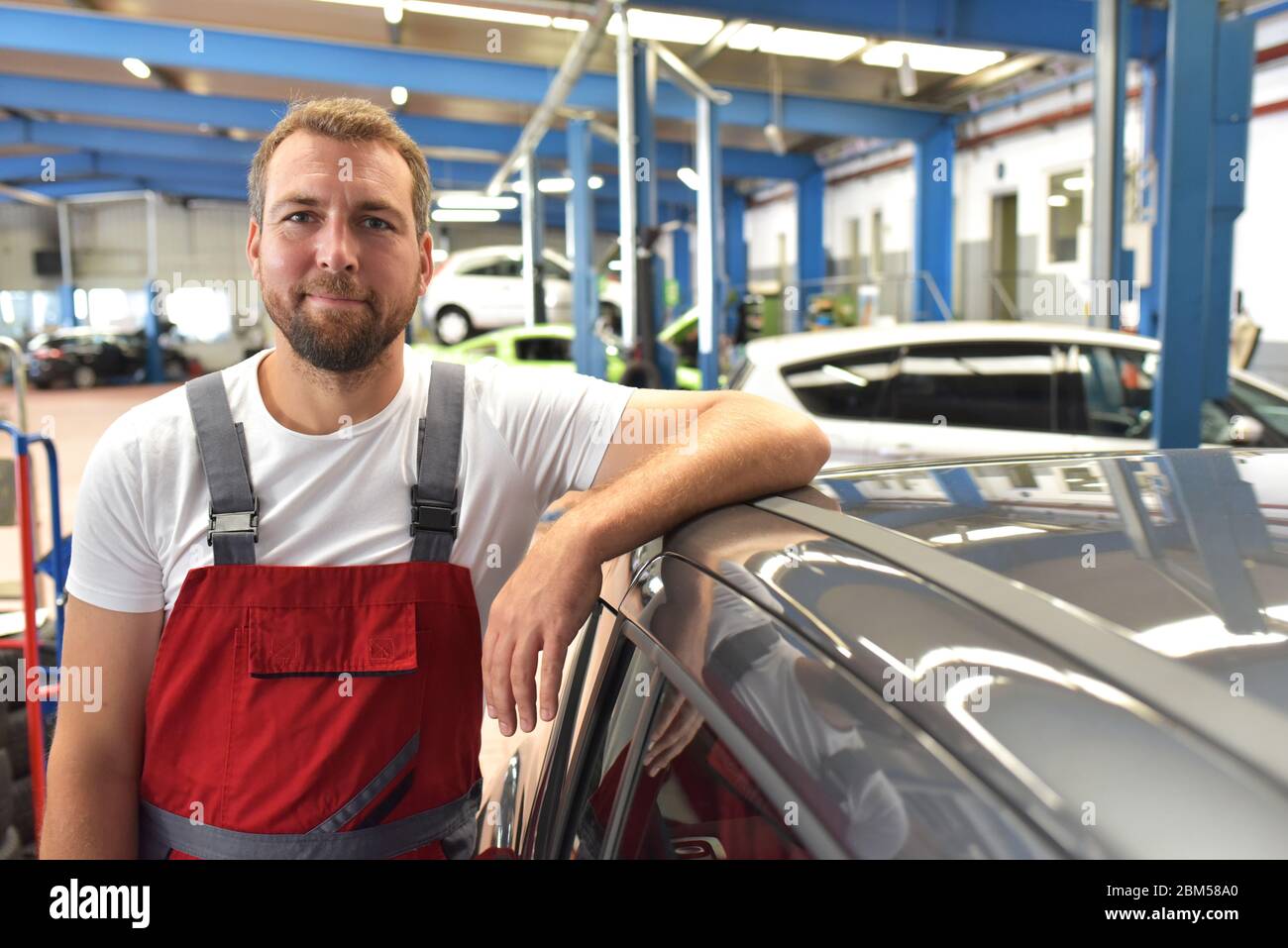 Smart clothes shop interior hi-res stock photography and images - Alamy