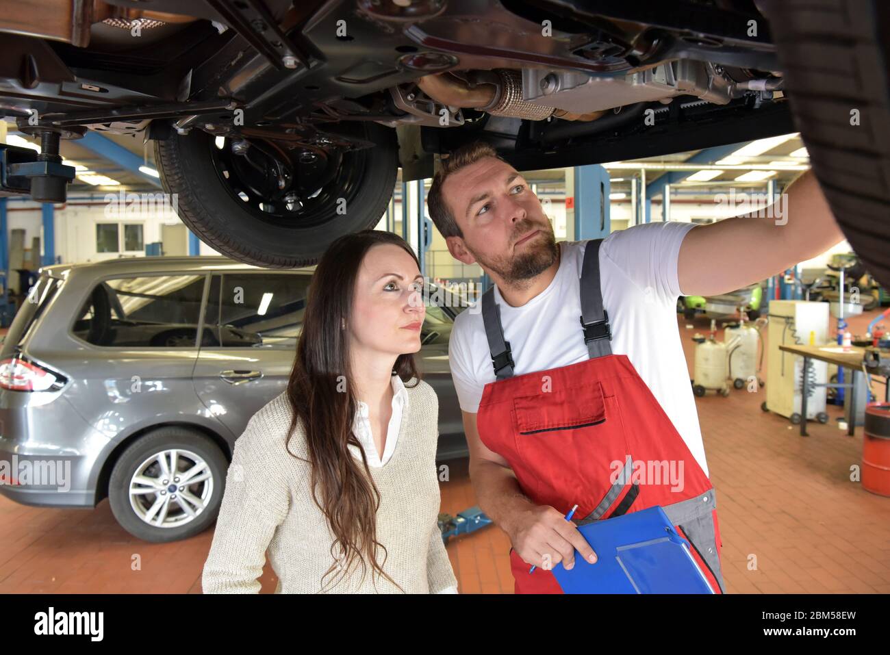 Car repair on site hi-res stock photography and images - Alamy