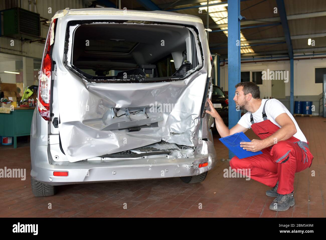 Accident vehicle hi-res stock photography and images - Alamy