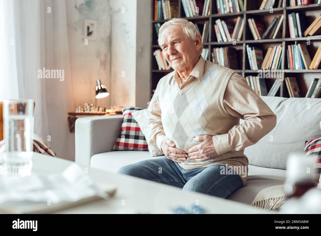 Old man feeling pain hi-res stock photography and images - Alamy