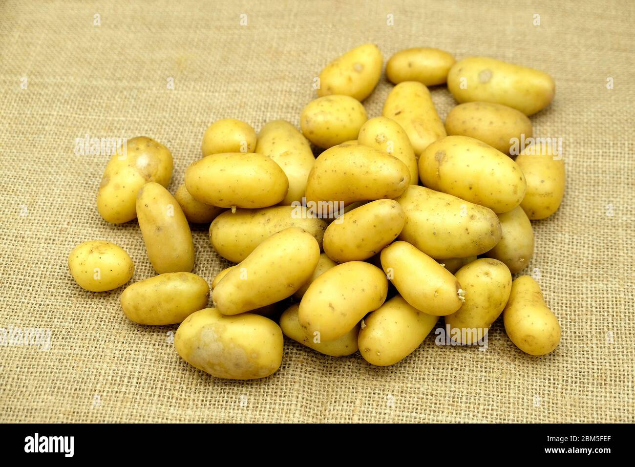 Loose potatoes hi-res stock photography and images - Alamy