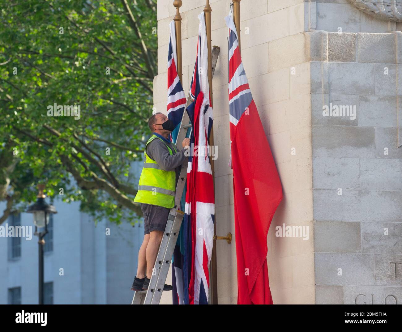 Flags at the cenotaph hi-res stock photography and images - Alamy