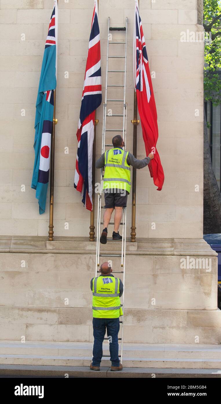 Flags at the cenotaph hi-res stock photography and images - Alamy