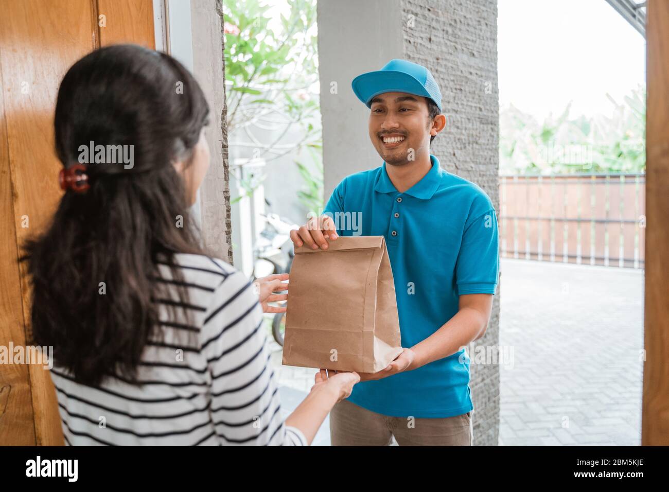 online food shopping delivered to customer at home Stock Photo - Alamy