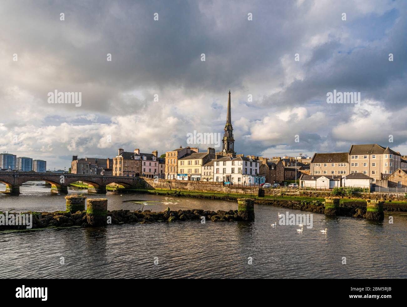 auld bridge of ayr, ayr town Stock Photo - Alamy
