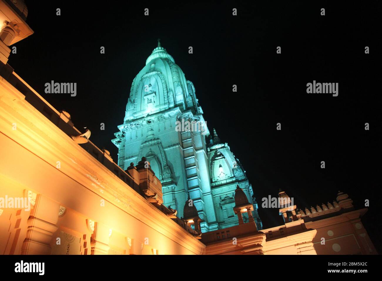 Kashi vishwanath mandir hi-res stock photography and images - Alamy