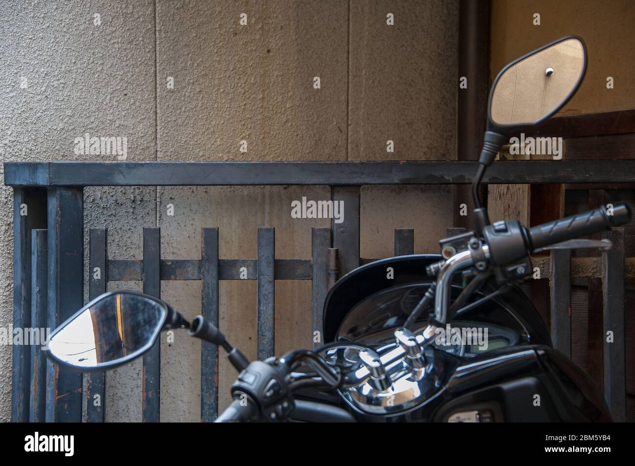 Wing mirrors hi-res stock photography and images - Alamy