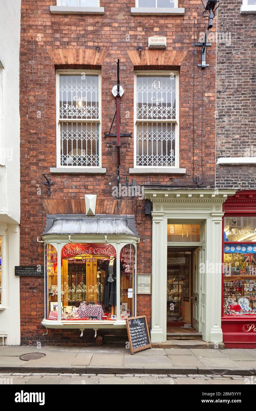 Stonegate york city centre hi-res stock photography and images - Alamy