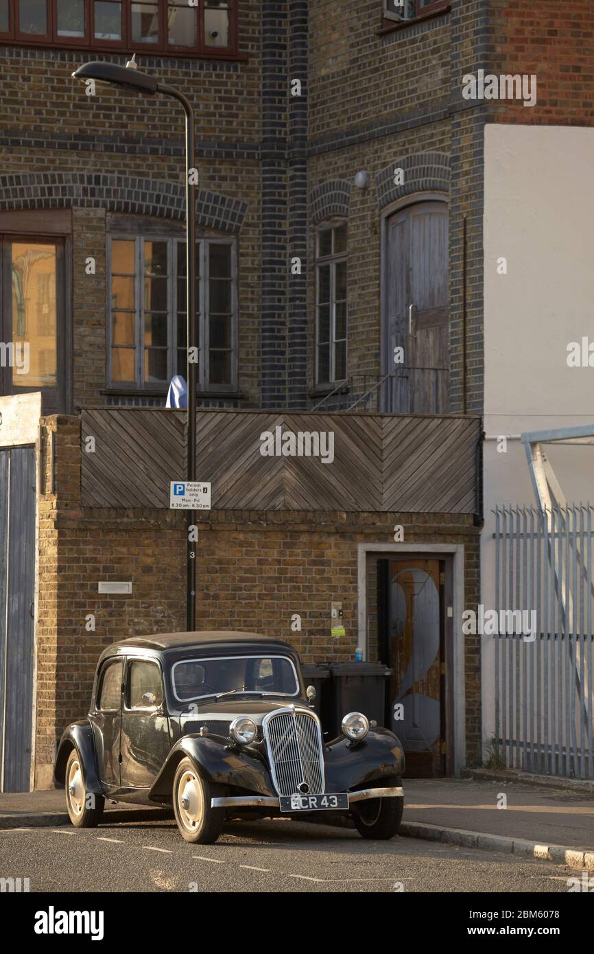Citroen traction avant light 15 hi-res stock photography and images - Alamy