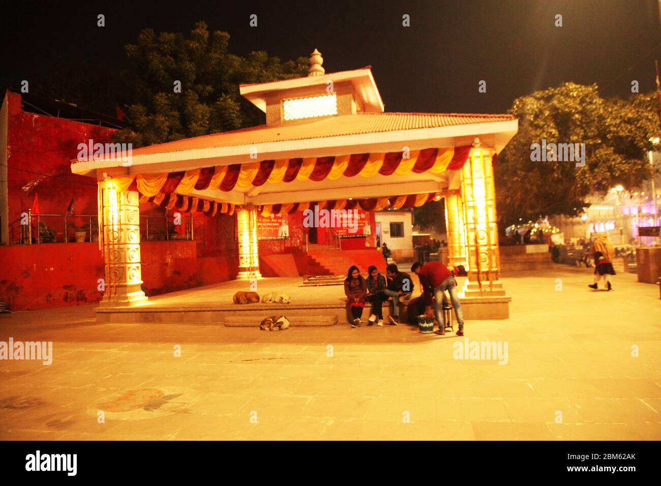 Kashi vishwanath temple benares hi-res stock photography and images - Alamy