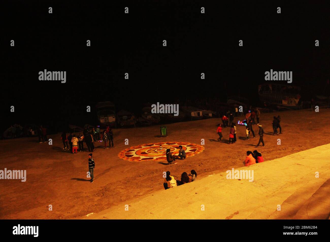 Varanasi ancient India, Hindu pilgrims and devotees city architecture ...