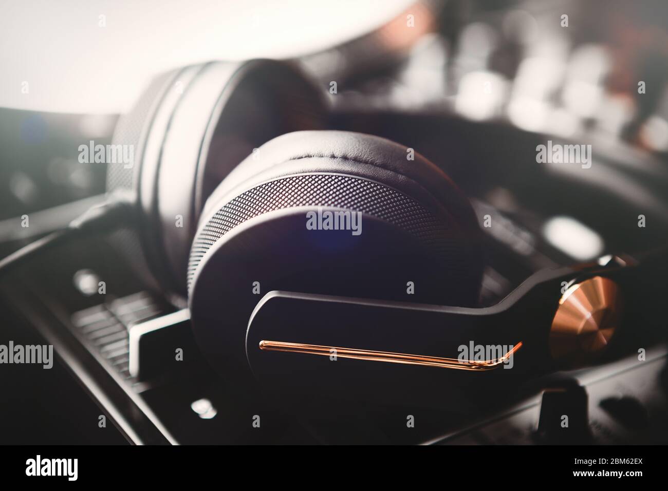 Headphone setup hi-res stock photography and images - Alamy