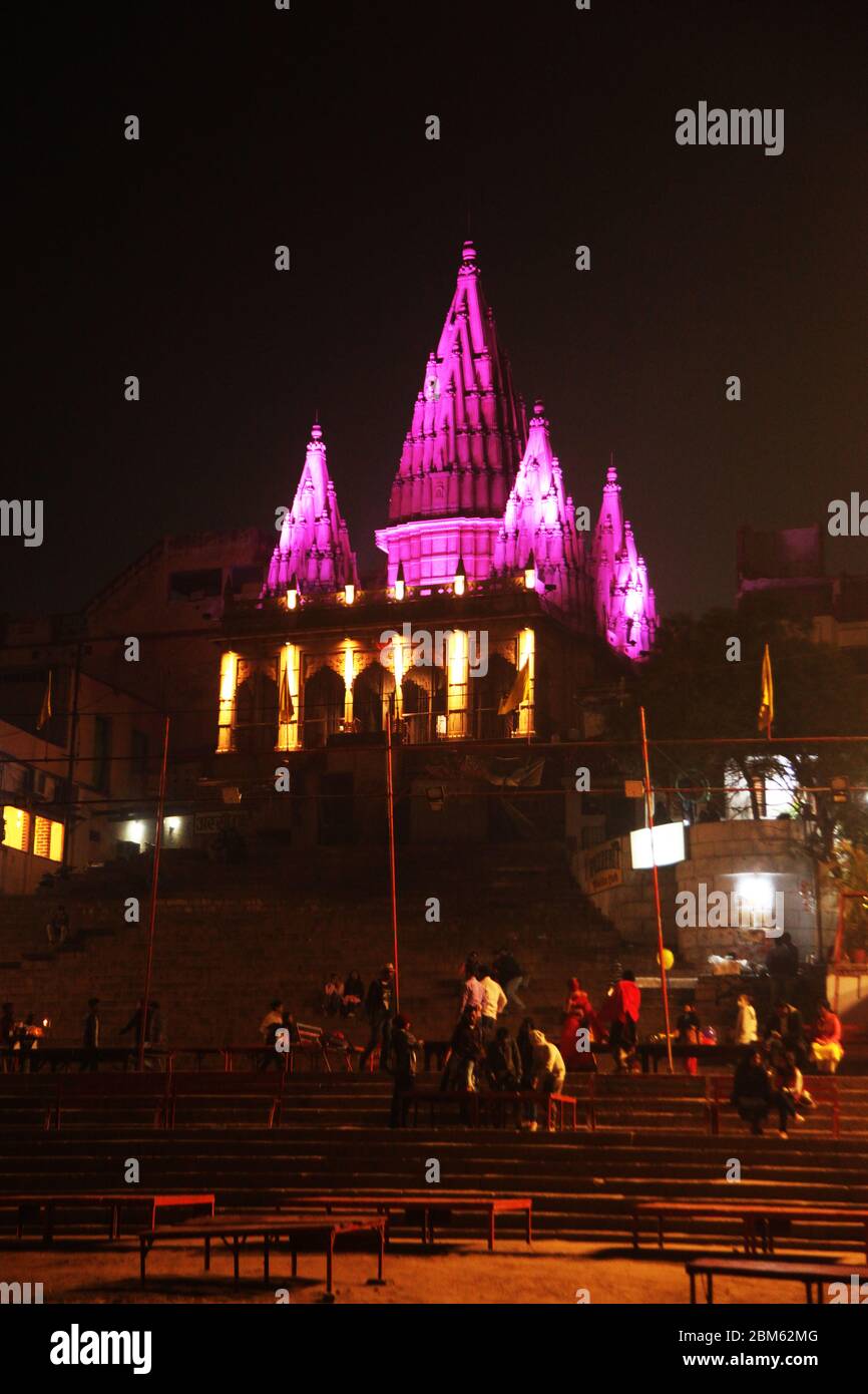 Varanasi ancient India, Hindu pilgrims and devotees city architecture ...