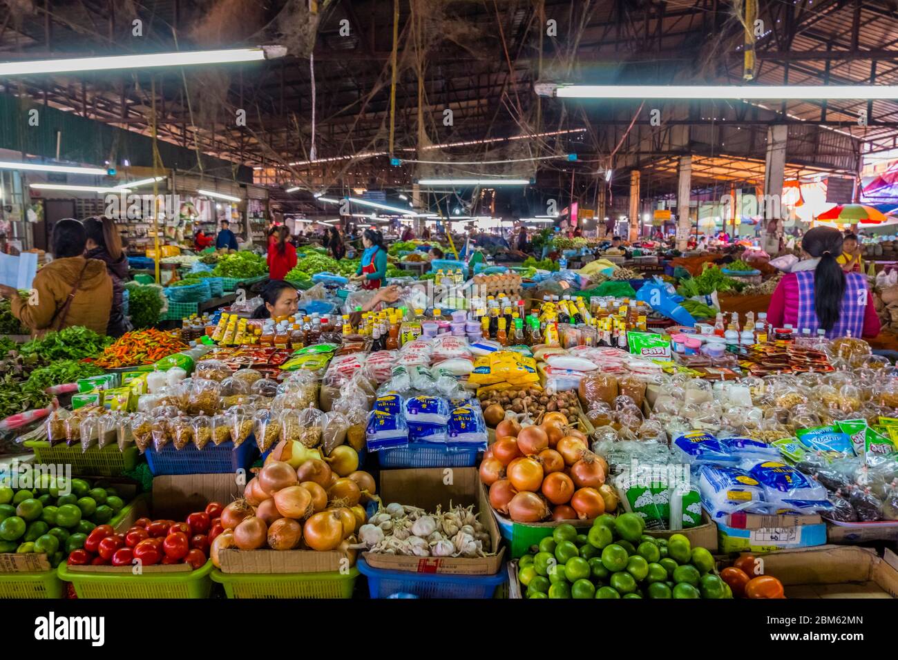 Indoor market greengrocer hi-res stock photography and images - Alamy