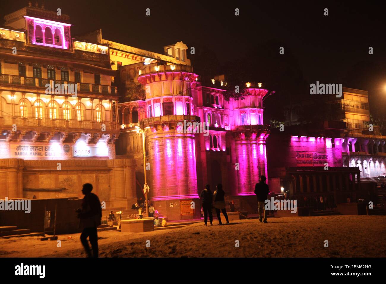 Varanasi ancient India, Hindu pilgrims and devotees city architecture ...