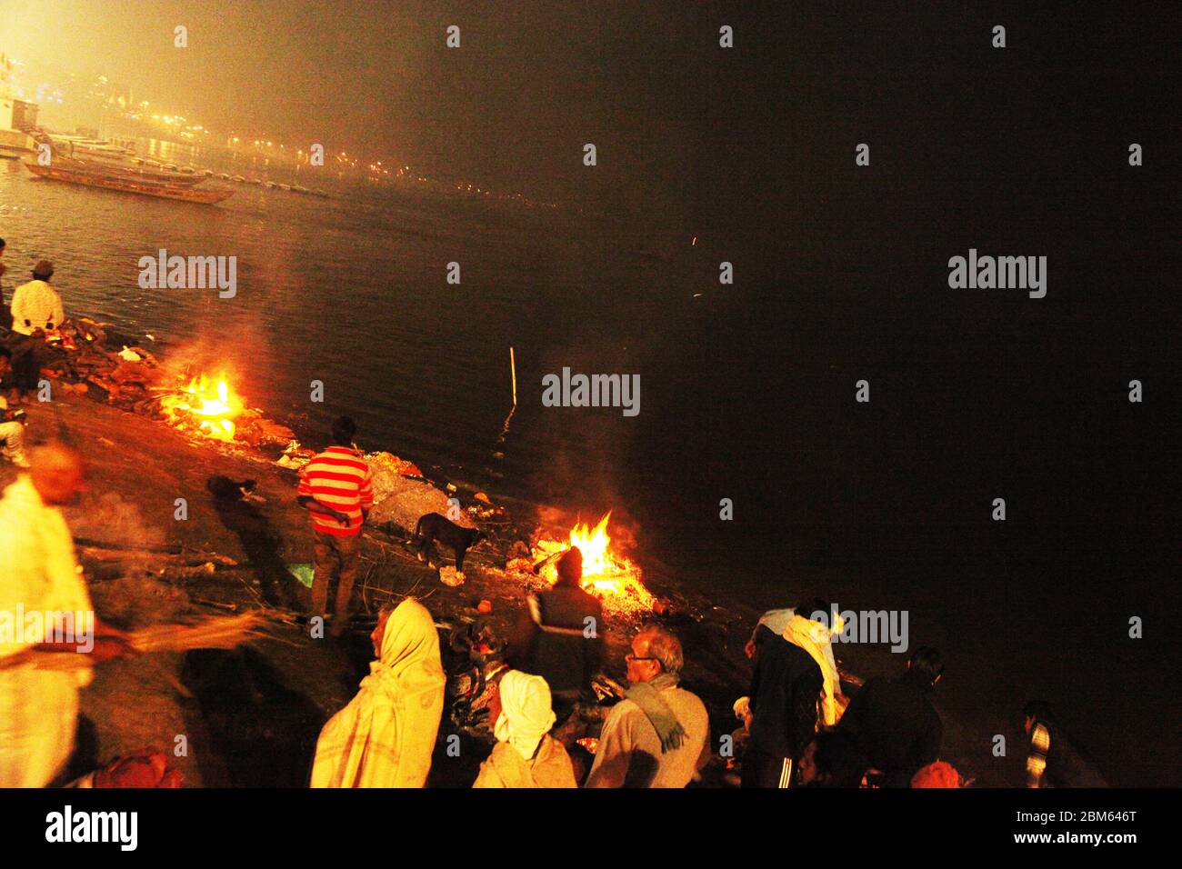 Varanasi ancient India, Hindu pilgrims and devotees city architecture ...