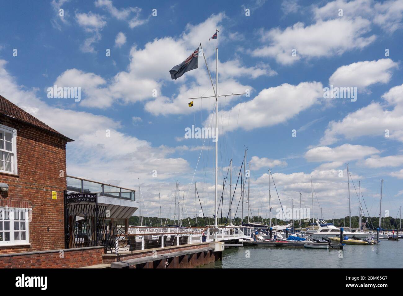 Hamble village hampshire england hi-res stock photography and images ...