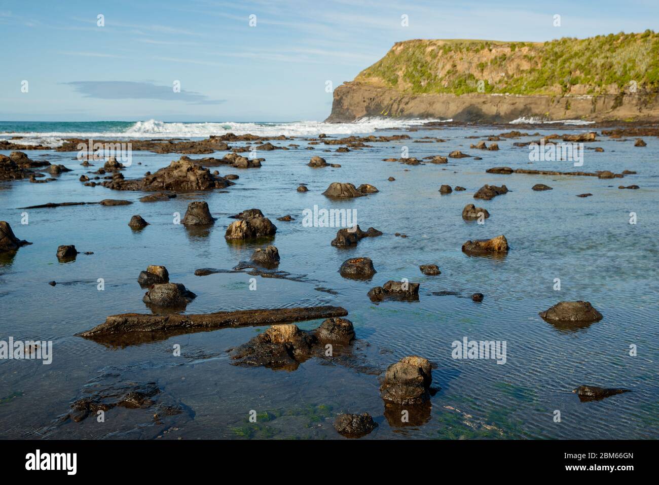 Curio bay beach hi-res stock photography and images - Alamy