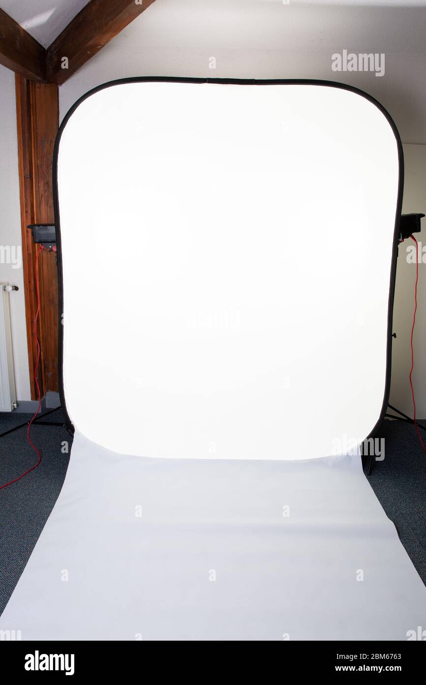 photo studio white background for people portrait Stock Photo - Alamy