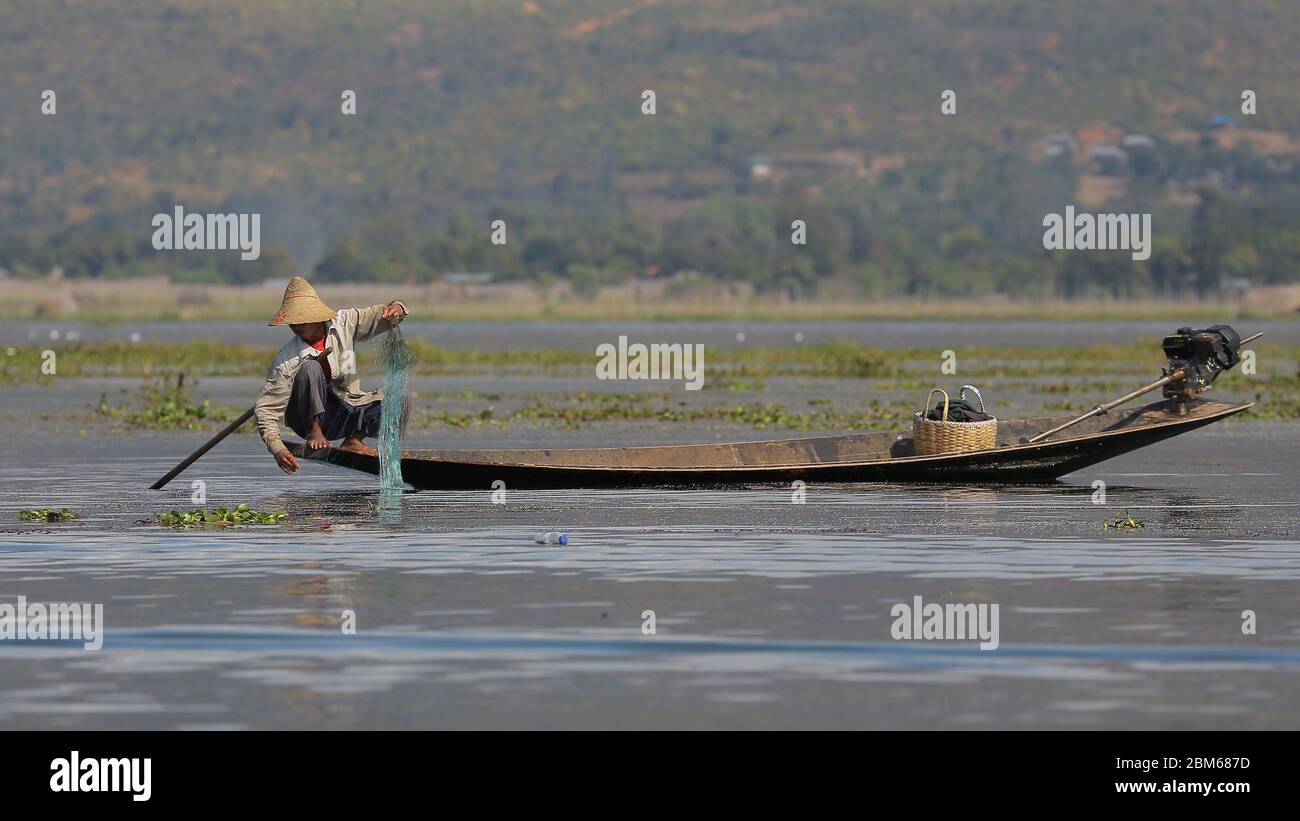 Myanmar inle lake fishermen hi-res stock photography and images - Alamy