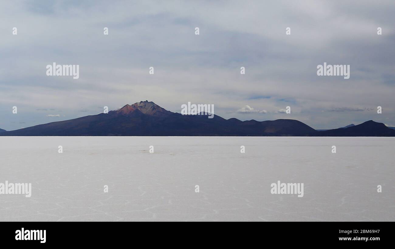 Tunupa volcano, Salar de Uyuni Stock Photo - Alamy