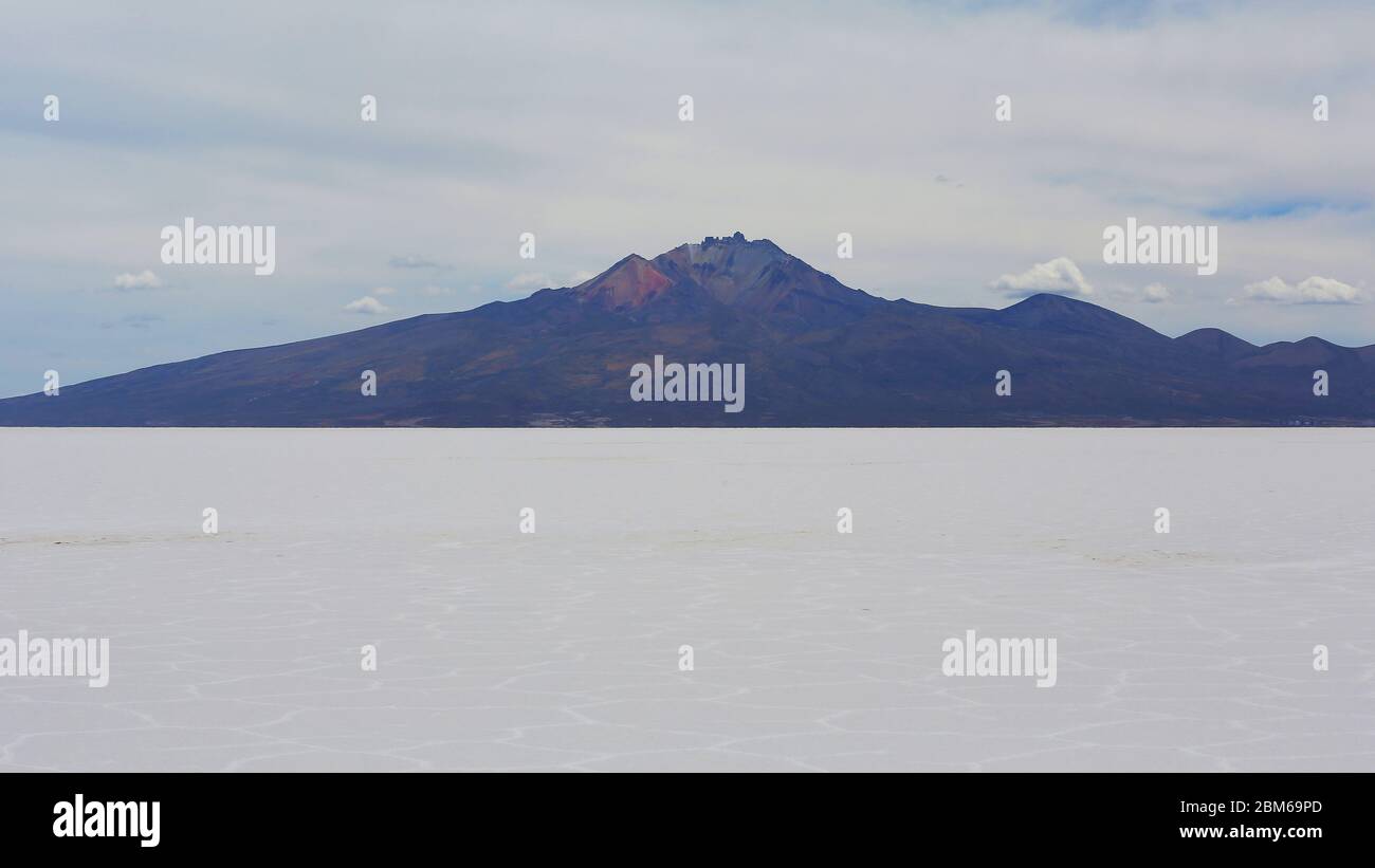 Tunupa volcano, Salar de Uyuni Stock Photo - Alamy