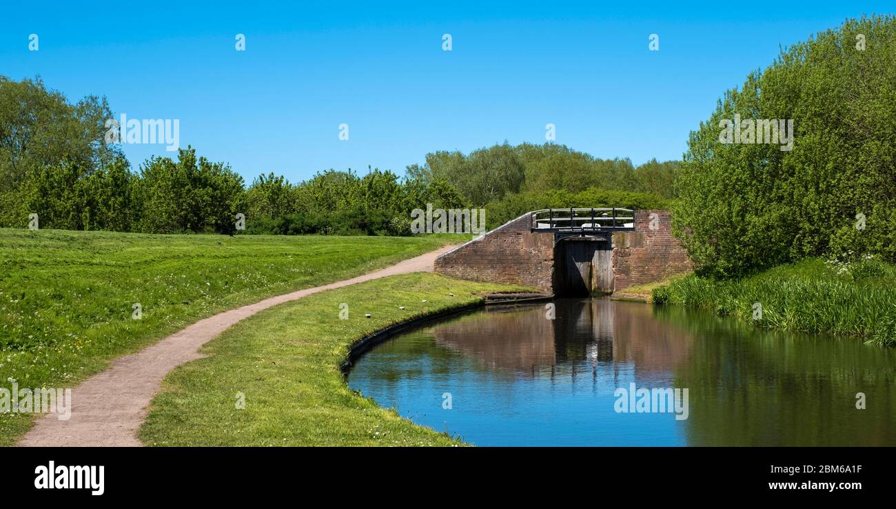The Staffordshire and Worcestershire Canal near Kidderminster Stock ...