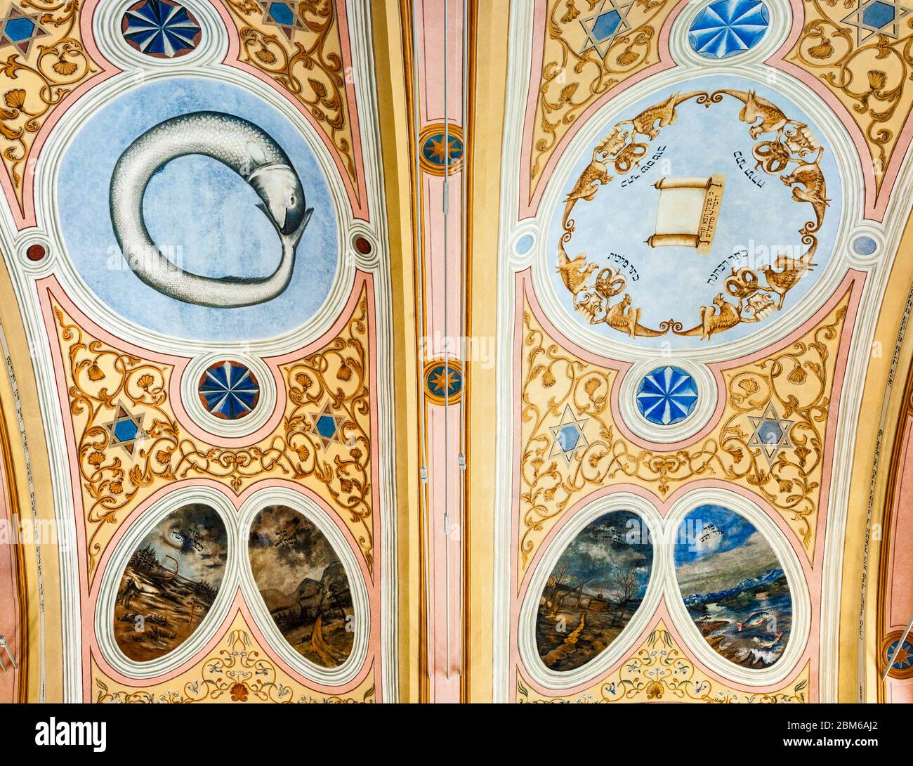 Open torah scroll hi-res stock photography and images - Alamy