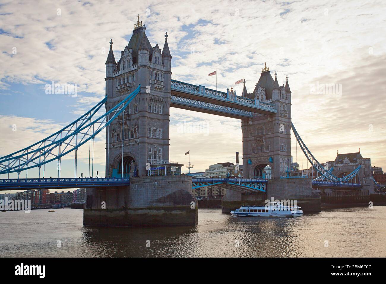 Tower Bridge Vehicles High Resolution Stock Photography and Images - Alamy