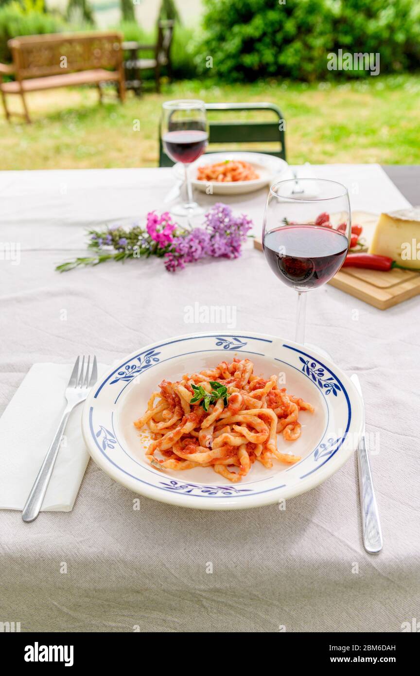Lunch in nature hi-res stock photography and images - Alamy