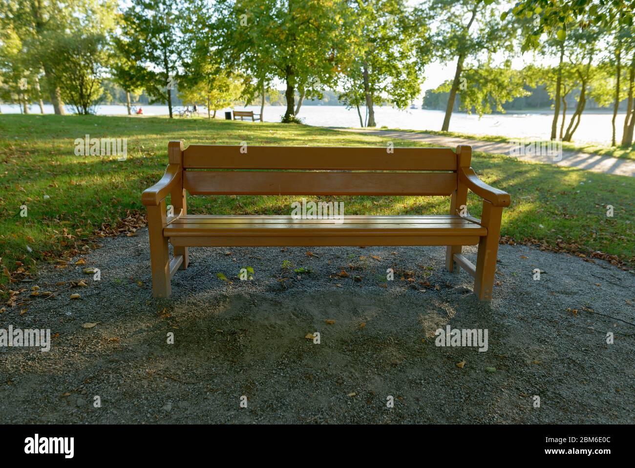 Park bench background hi-res stock photography and images - Alamy