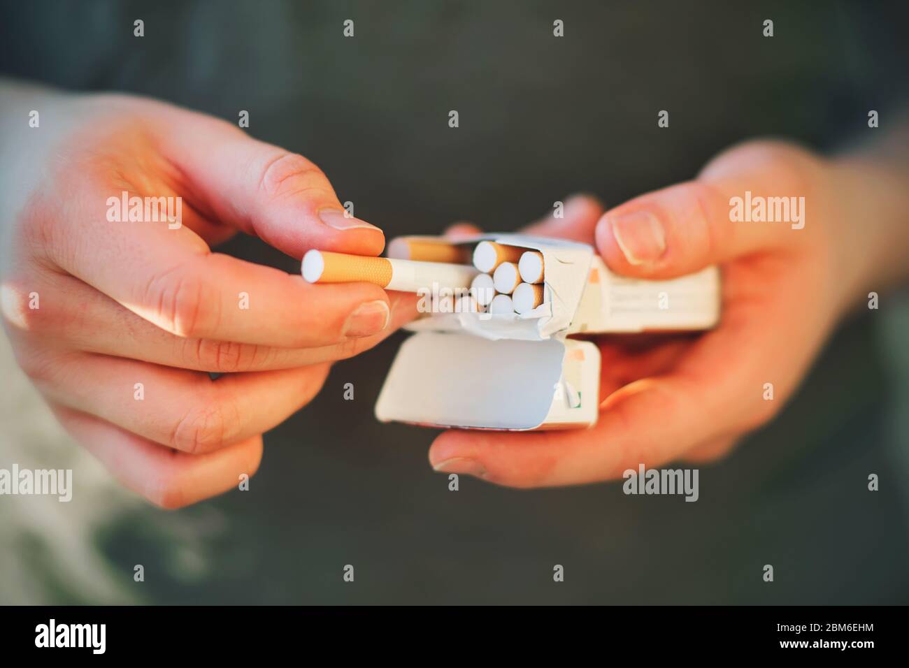 Cigarette box hand hi-res stock photography and images - Alamy