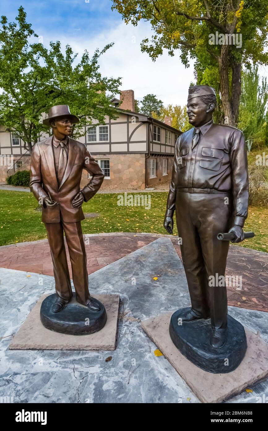 Groves oppenheimer statue hi-res stock photography and images - Alamy
