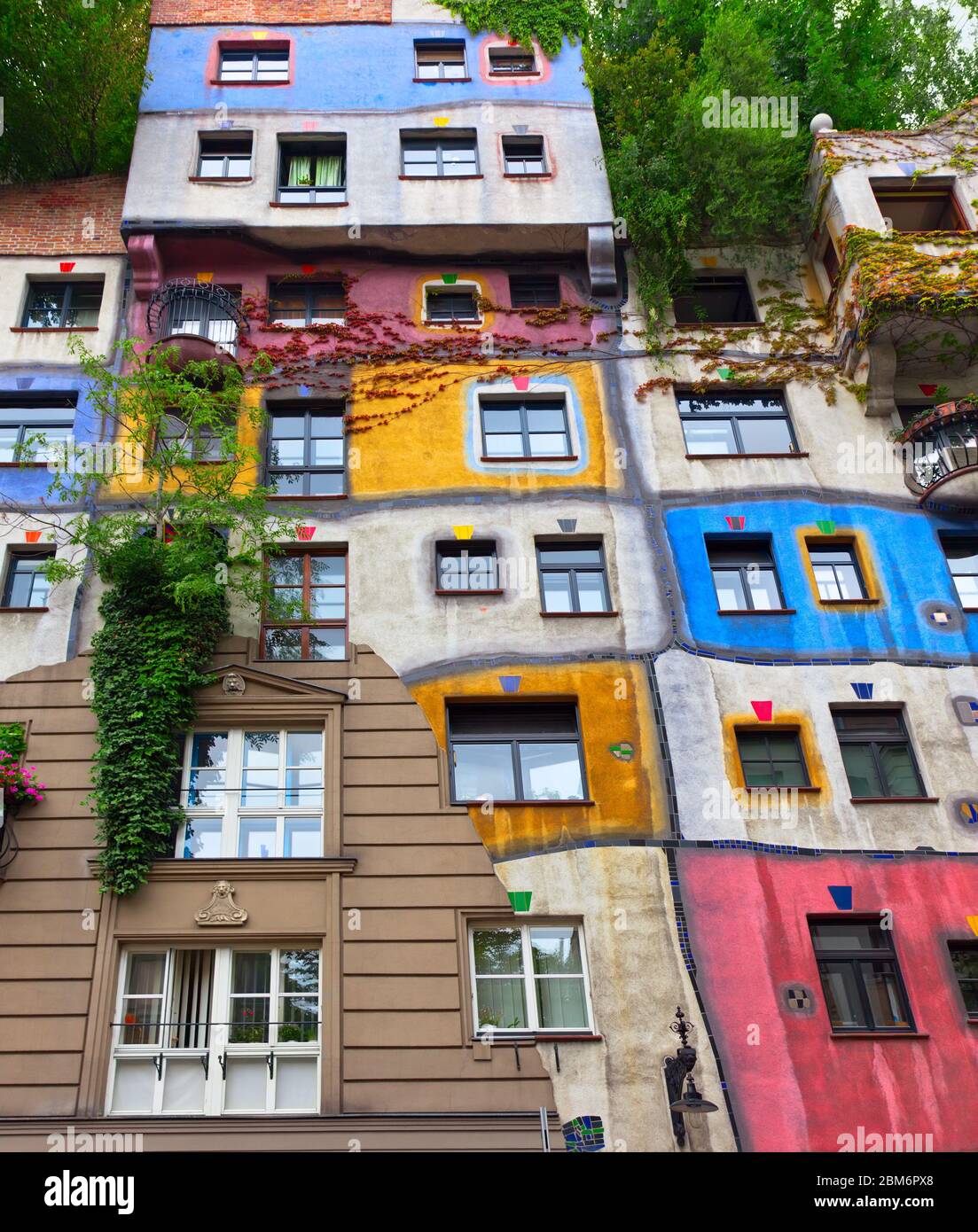 Hundertwasser House (Hundertwasserhaus) - a house in Vienna, Austria ...