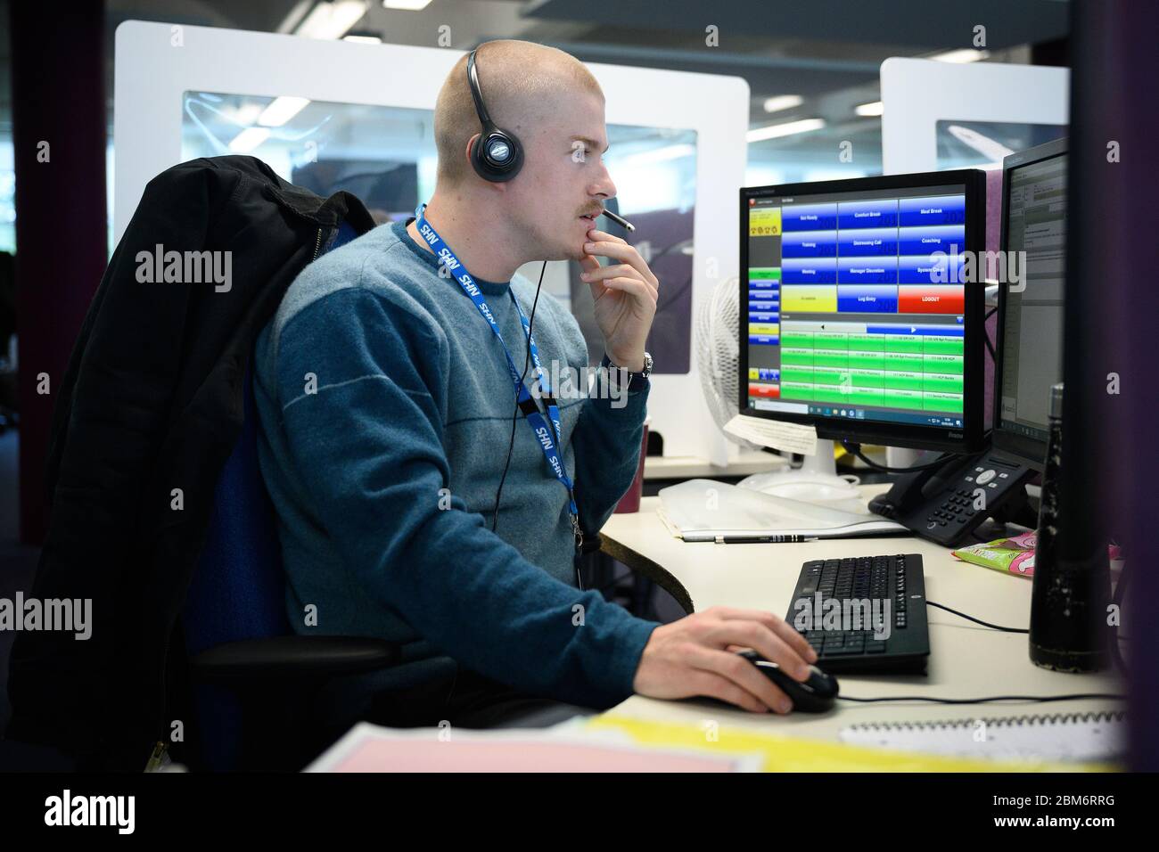 Call handler ambulance service hi-res stock photography and images - Alamy