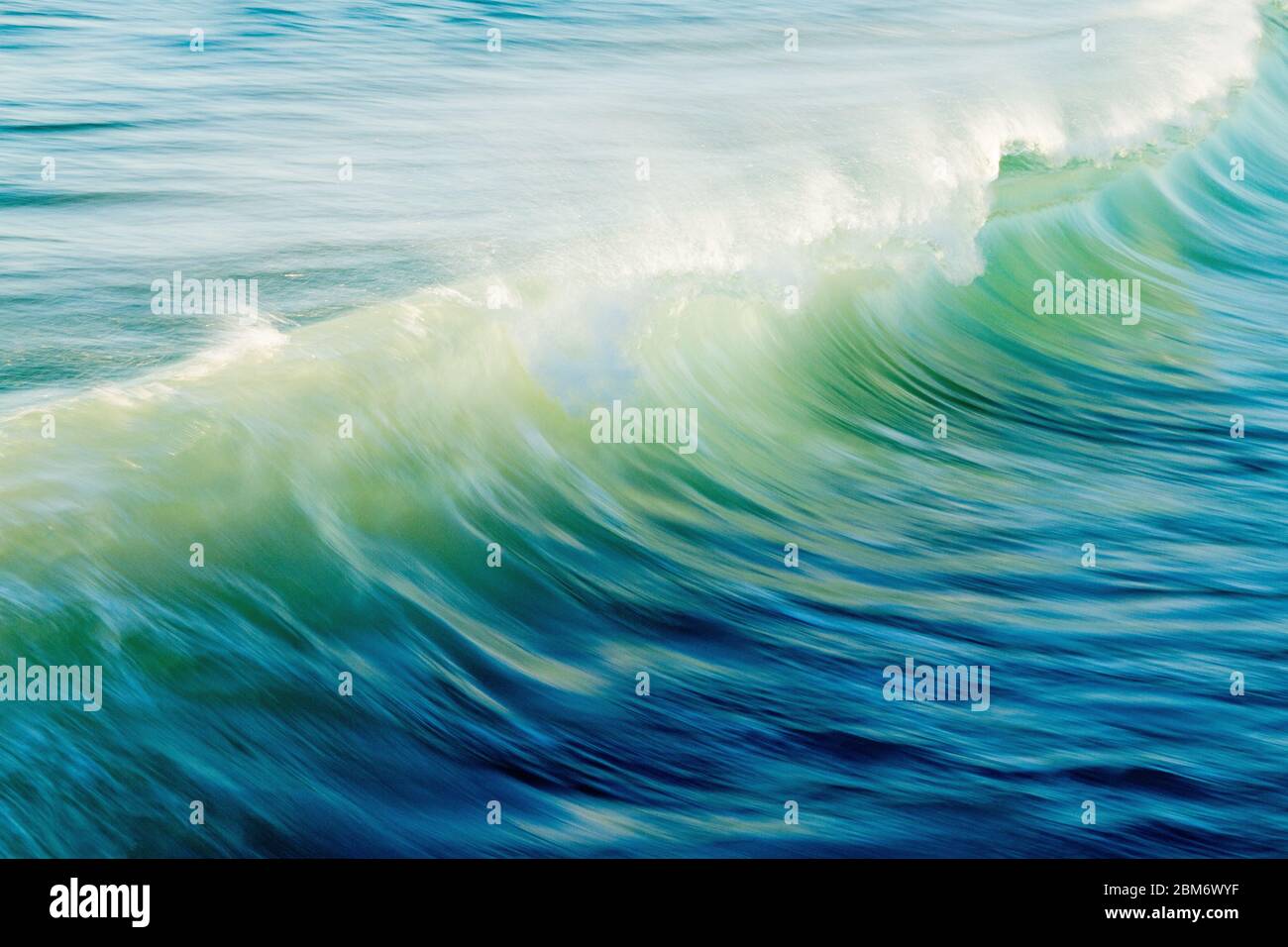 Crashing blue wave hi-res stock photography and images - Alamy