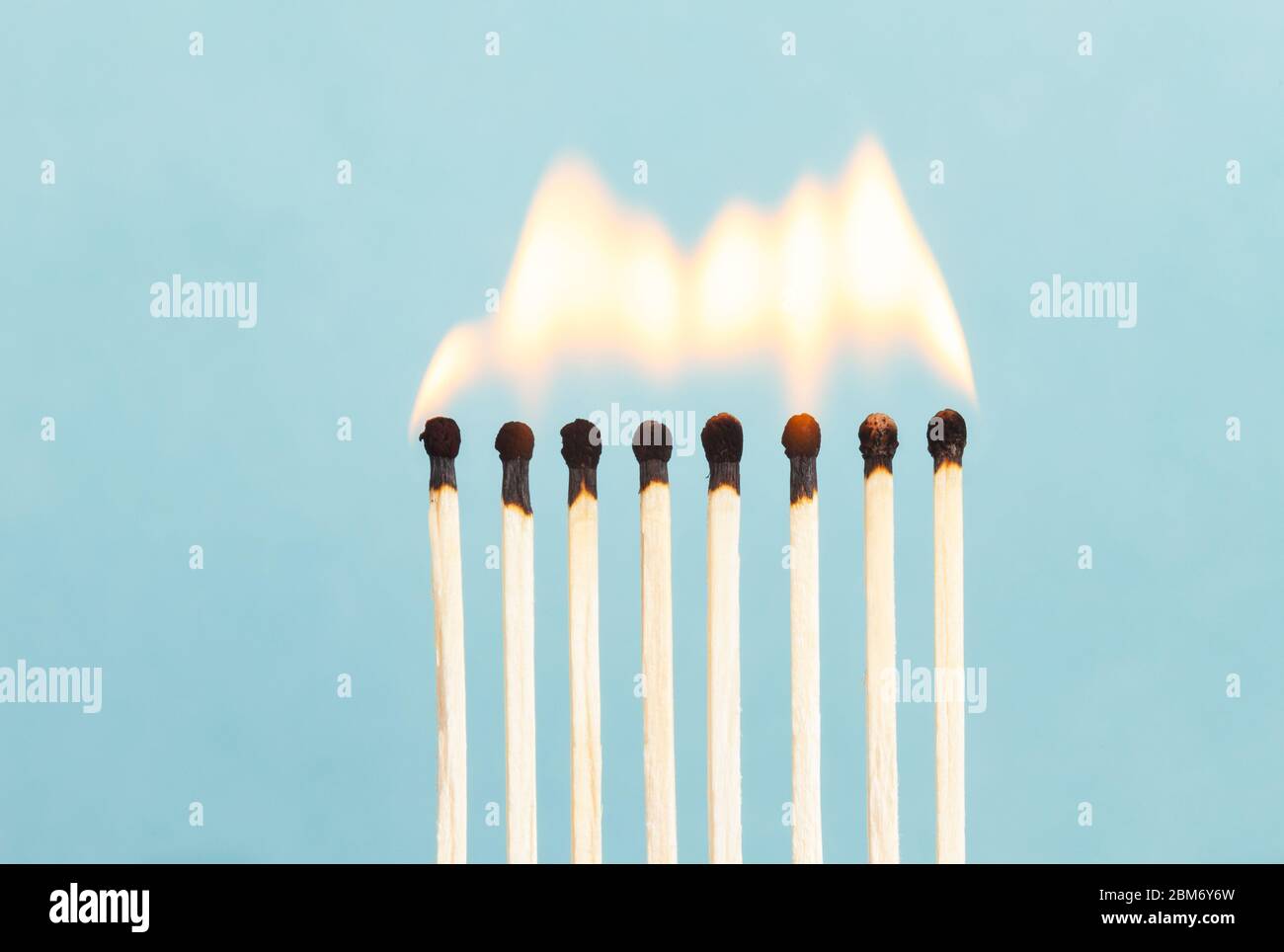 Plain blue background hi-res stock photography and images - Alamy