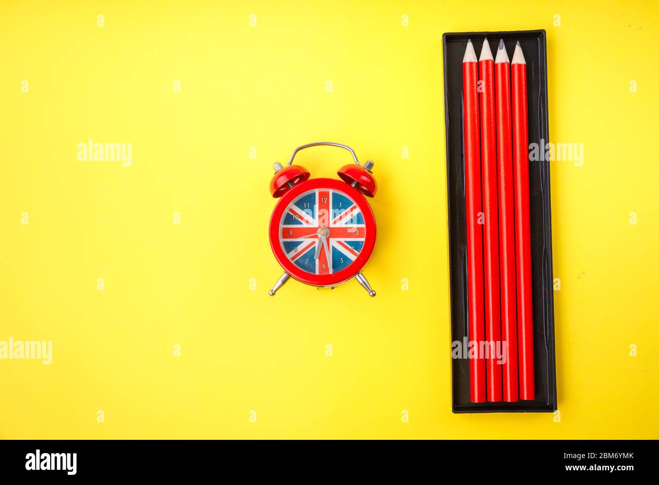 English clock with the colors of the British flag. Time to learn ...