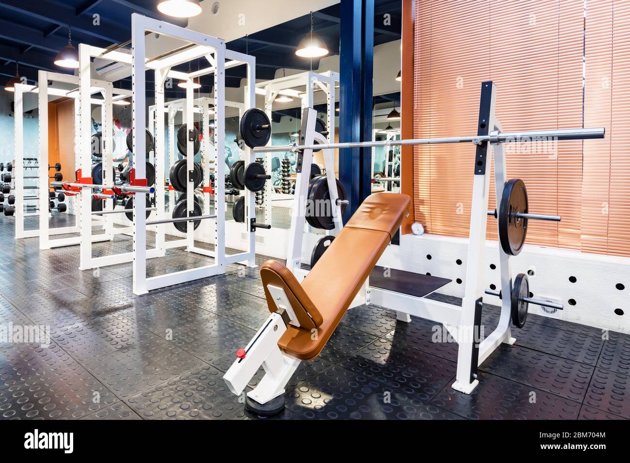 Bench press machine hi-res stock photography and images - Alamy