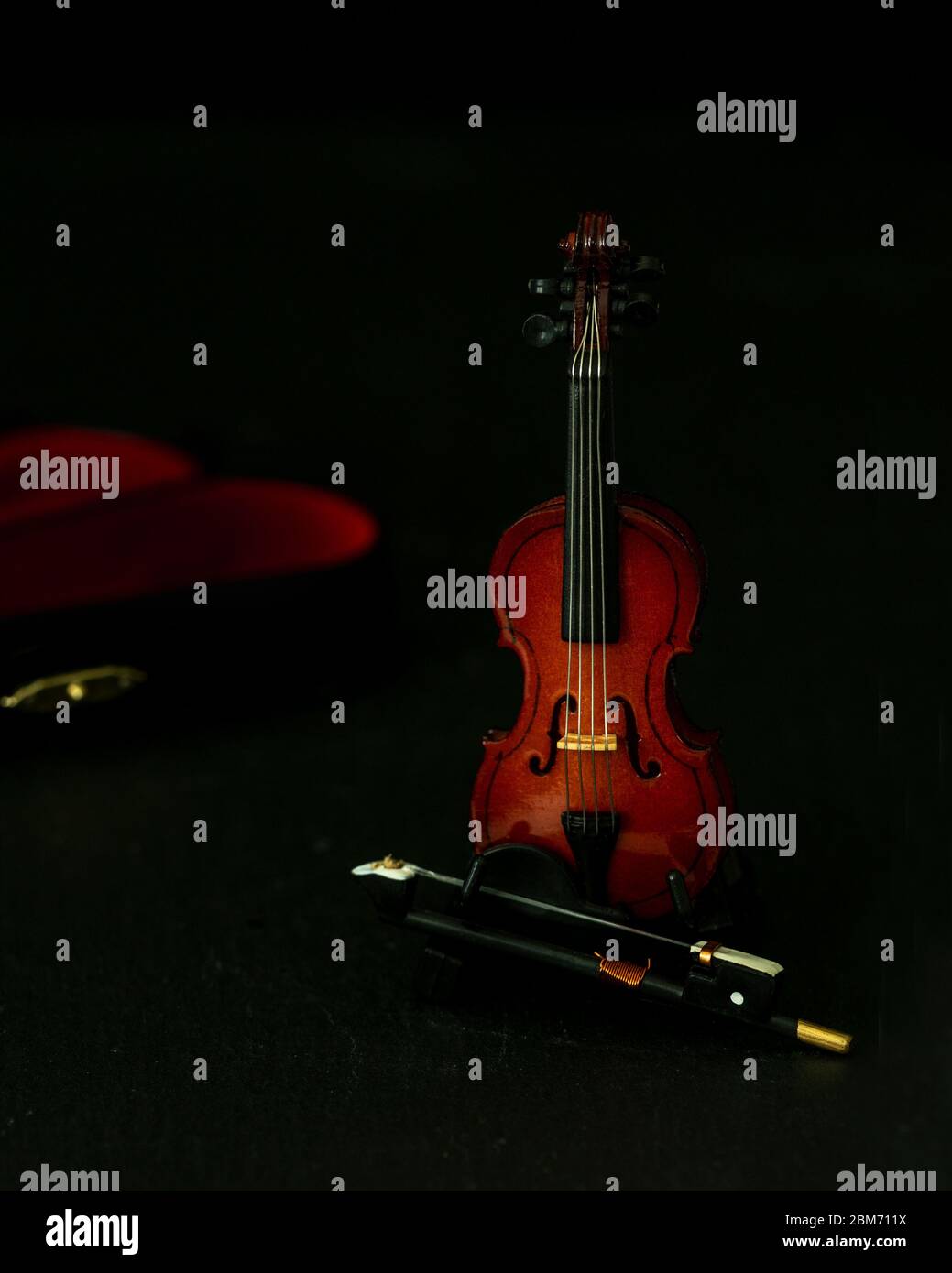 Toy violin hi-res stock photography and images - Alamy