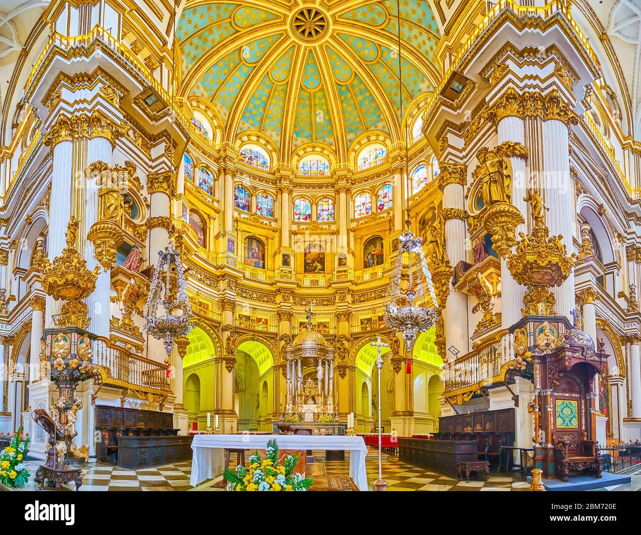 GRANADA, SPAIN - SEPTEMBER 25, 2019: Panorama of Capilla Mayor (Main ...