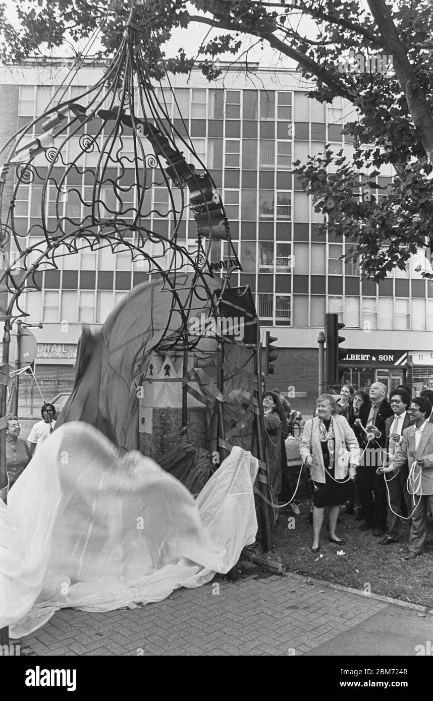 14/45/20 Altab Ali Arch unveiling 1989 Stock Photo - Alamy