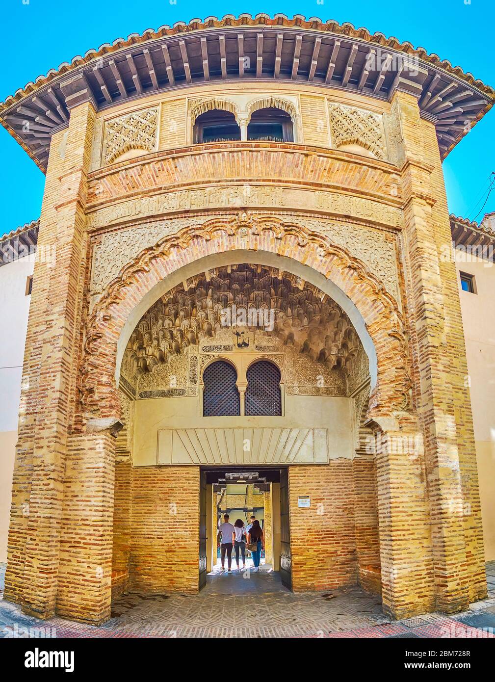 GRANADA, SPAIN - SEPTEMBER 25, 2019: The medieval portal of Corral del ...